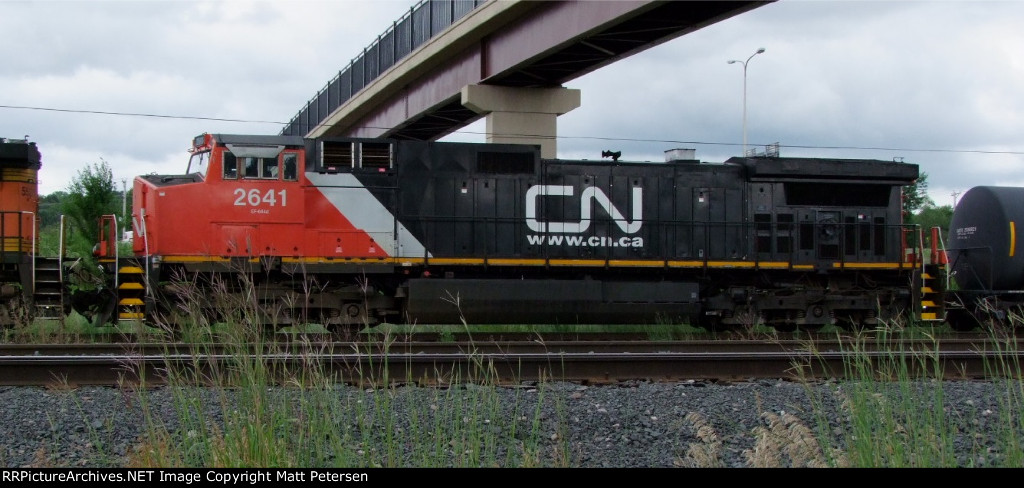 CN 2641